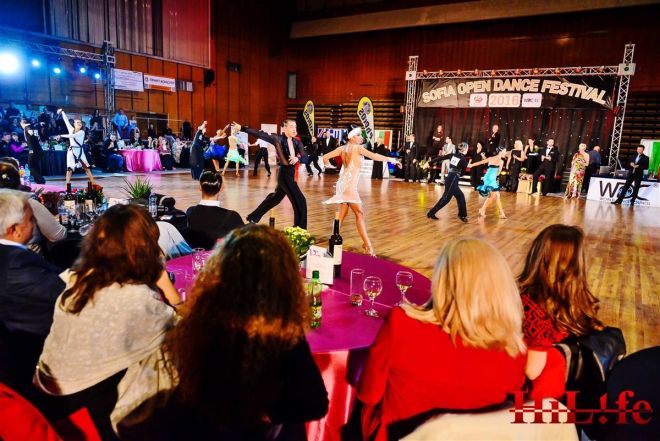 Фестивал събра в София 100 танцови двойки от 13 страни СНИМКИ Информационна агенция ПИК