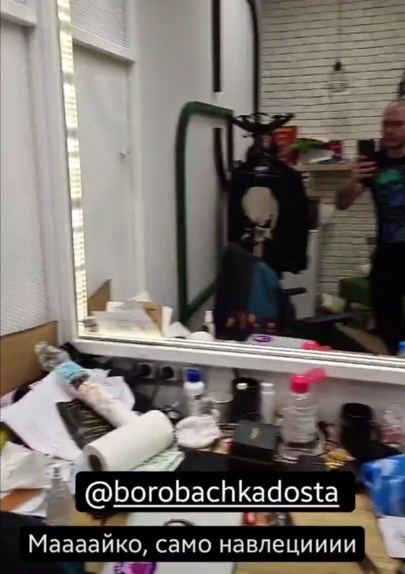 НЕВИЖДАН ХАОС Цитиридис превърна гримьорната си в битак СНИМКИ