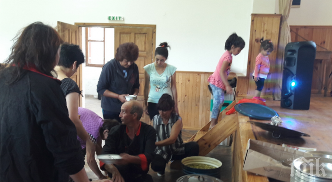 Курбан за здраве събра християни и мюсюлмани в Каменари Информационна агенция ПИК