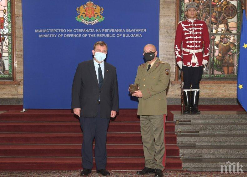 Красимир Каракачанов награди Мутафчийски за Деня на будителите СНИМКИ Информационна агенция ПИК