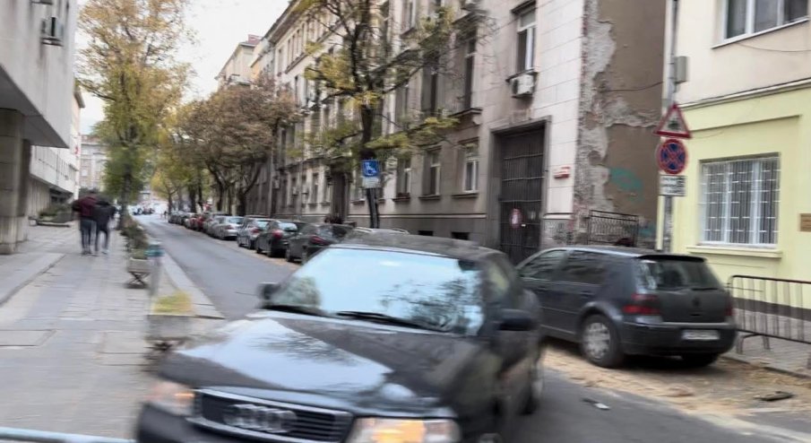ПЪРВО В ПИК Тежко меле под прозорците на Демерджиев неадекватен
