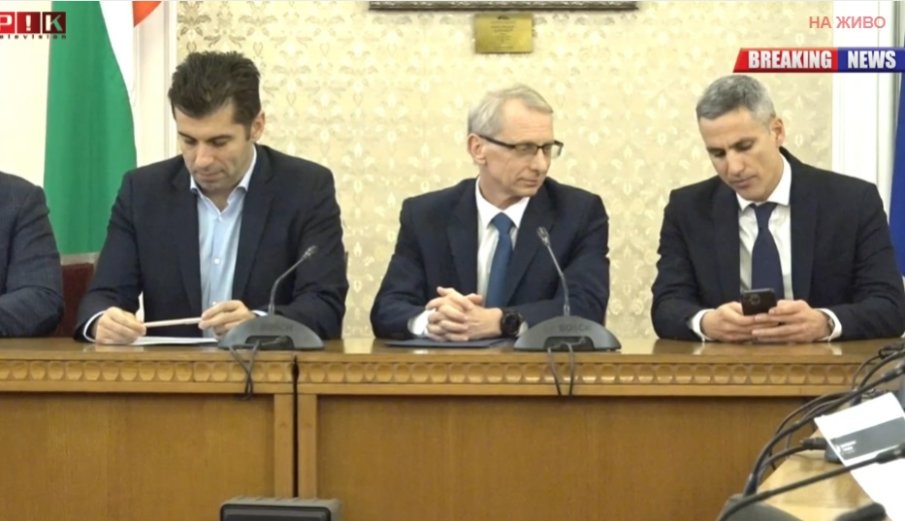 ГОРЕЩО В ПИК Tv Николай Денков на нова среща с партиите този път дойдоха само БСП ДБ и