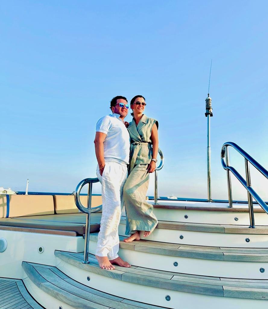 БОХЕМ Д р Енчев с лукс ваканция на Миконос ще се изненадате кой го придружава СНИМКИ