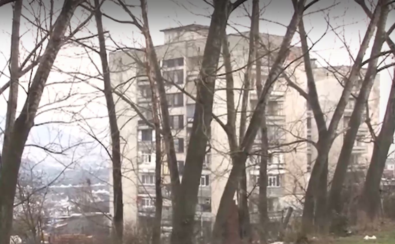 ОПАСНО СВЛАЧИЩЕ Земна маса застрашава блокове в Бобов дол Информационна агенция ПИК