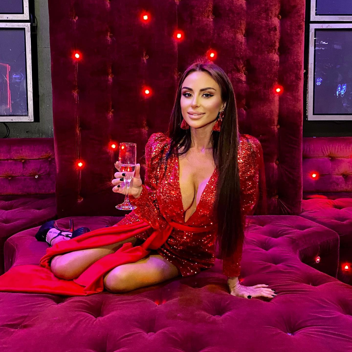 Мариана Маринова отново се пусна само по бельо СНИМКИ Информационна агенция ПИК