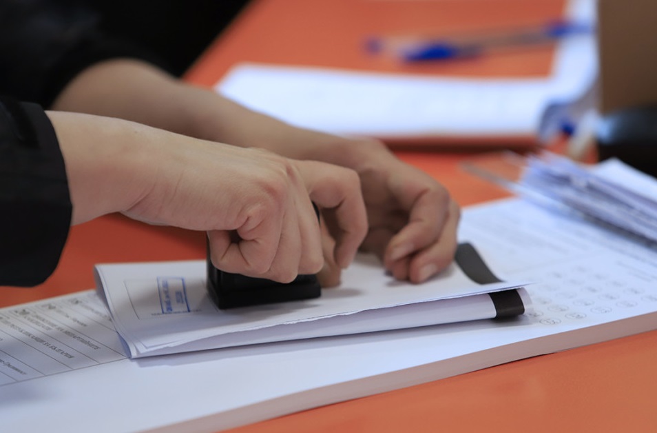 БЕЗСЪННА НОЩ Нито една РИК все още не е подала протоколите си в ЦИК Информационна агенция ПИК