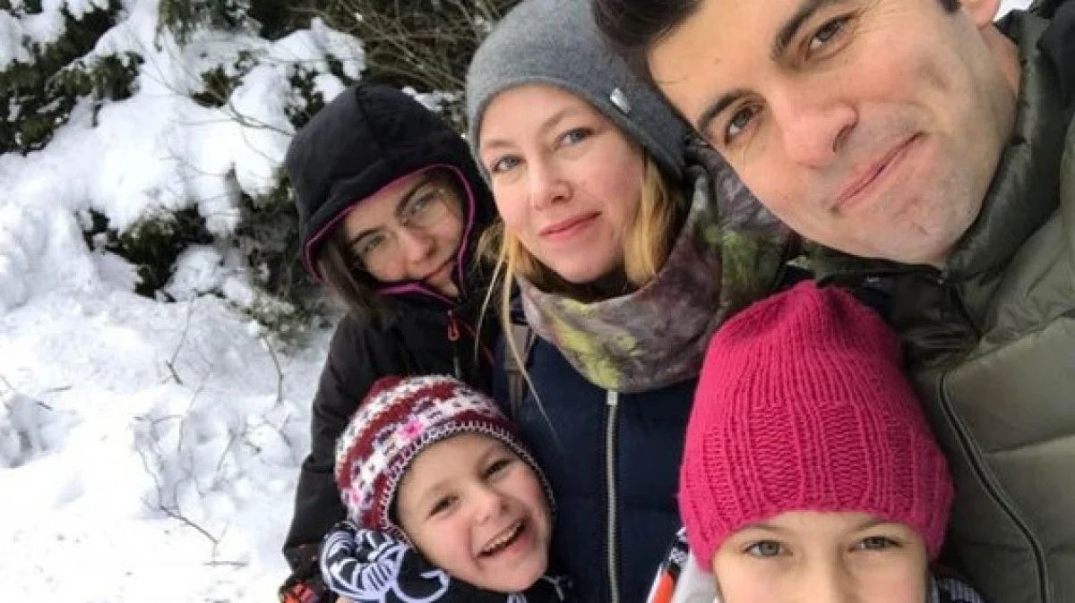 Лъсна истината за отношенията между Линда и майката на Кирил Петков