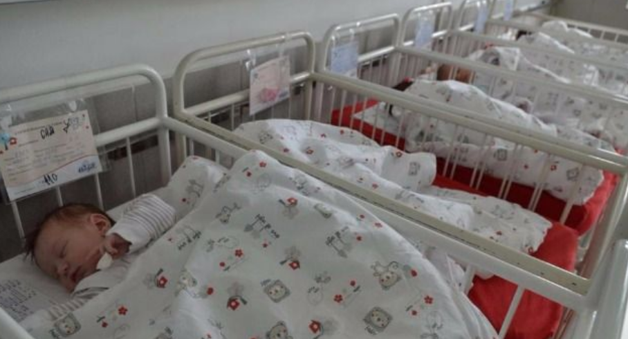 Момиченце е първото бебе за 2025 а година в Пловдив Информационна агенция ПИК