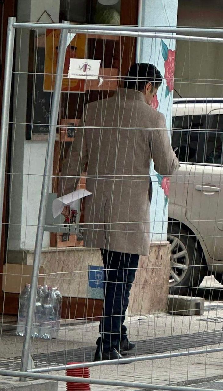 ИЗВЪНРЕДНО В ПИК НАПРЕЖЕНИЕТО СЕ ПОКАЧВА Кирил Петков напусна дома си държейки