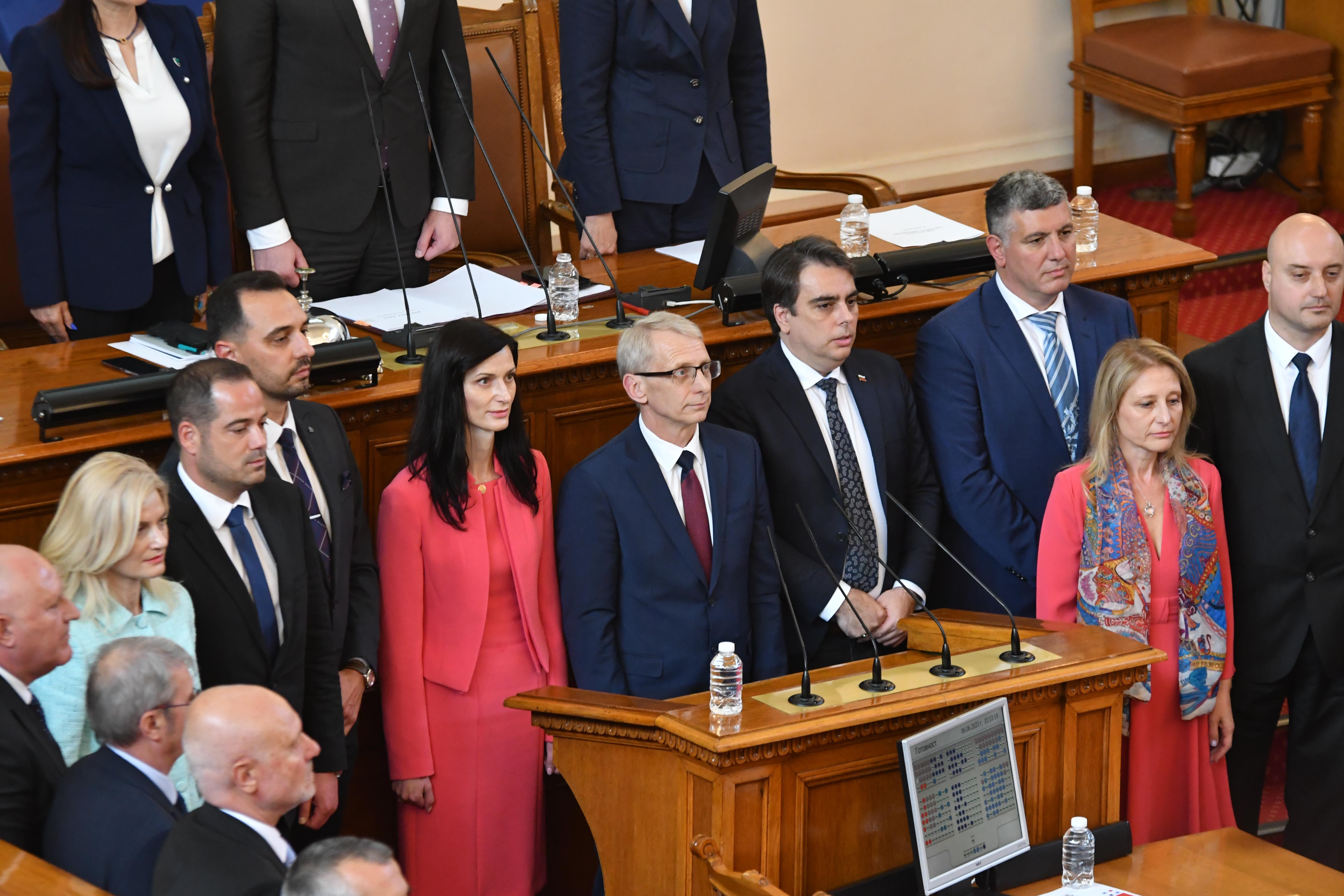 ПЪРВО В ПИК Парламентът избра кабинета Денков Габриел със златния