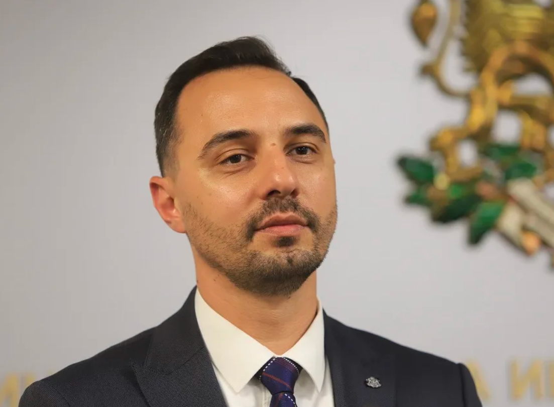 Министър Богданов размаха пръст на Лукойл Ако не спазва плана за отказ от руски петрол