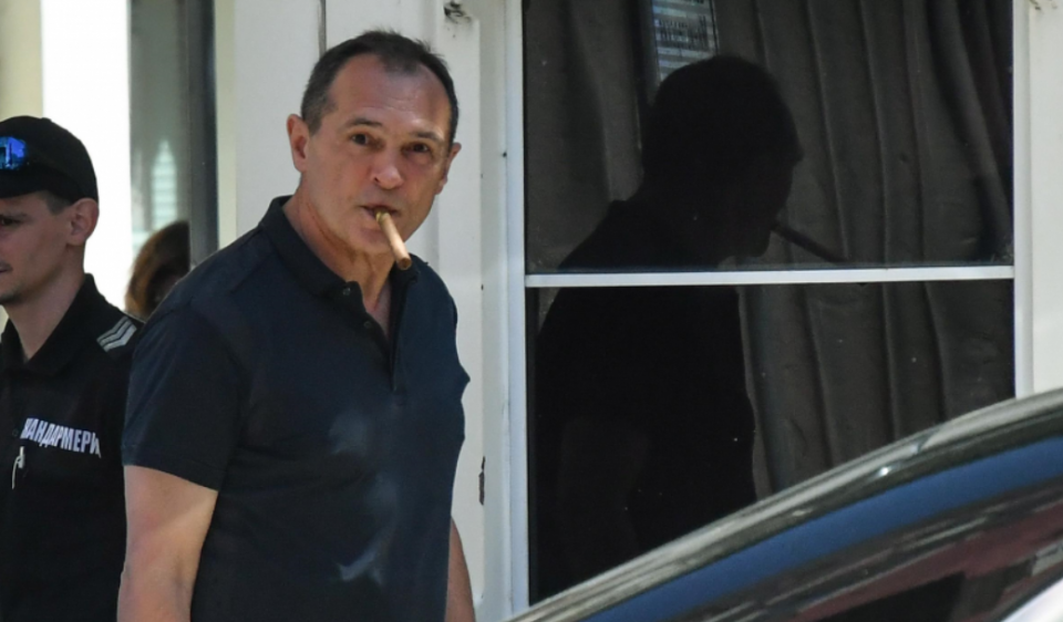 ГОРЕЩО В ПИК Божков налапа пура и се похвали че вече си е вкъщи СНИМКА Информационна