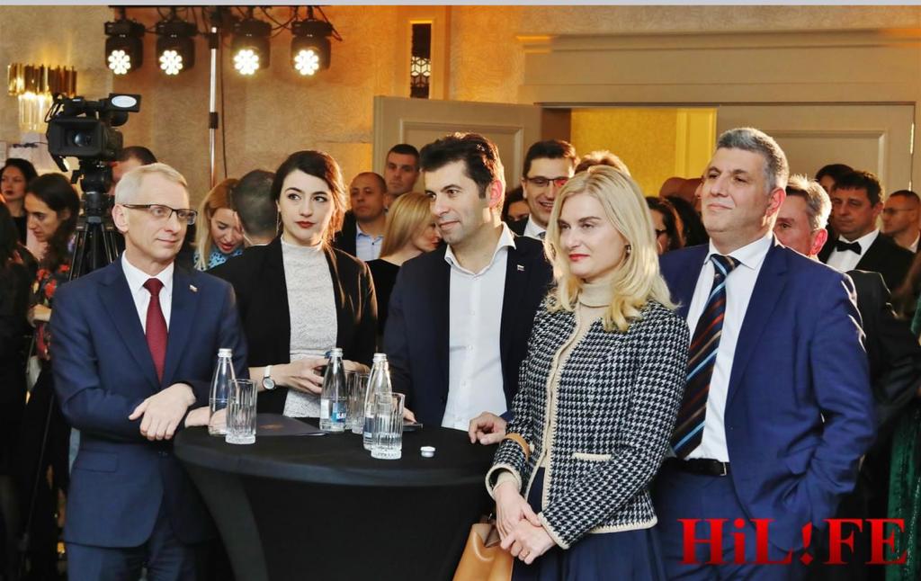 Премиерът Денков параван на извънбрачната връзка Кирил Петков Лена Бориславова