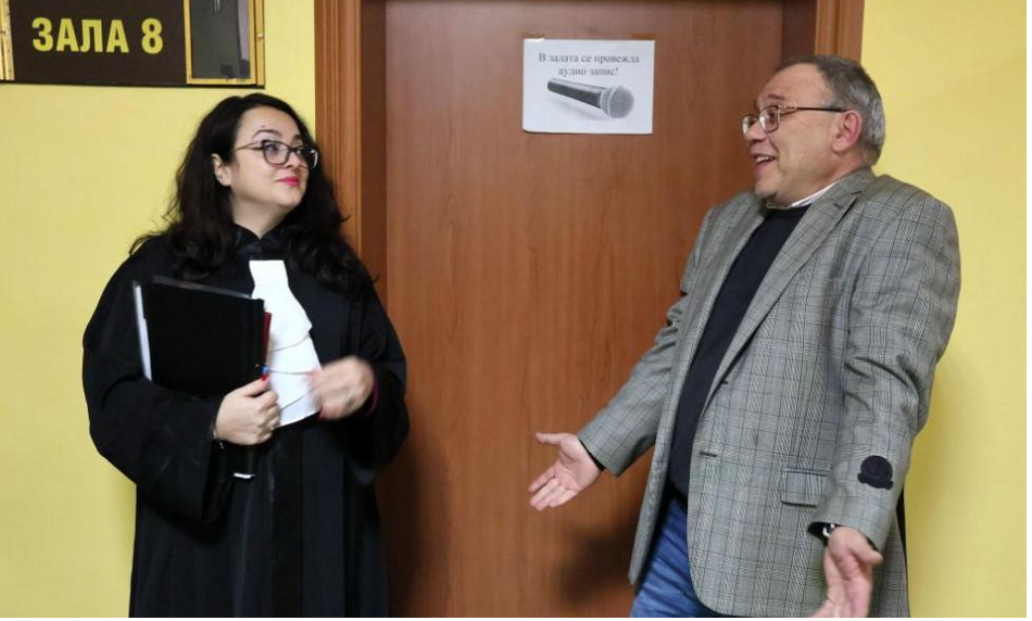Емил Димитров син се яви в съда по делото срещу автора на чалга версия на „Моя страна моя
