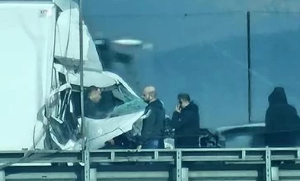 ОТ ПОСЛЕДНИТЕ МИНУТИ Тежка катастрофа край Казичене има затиснати Информационна агенция ПИК