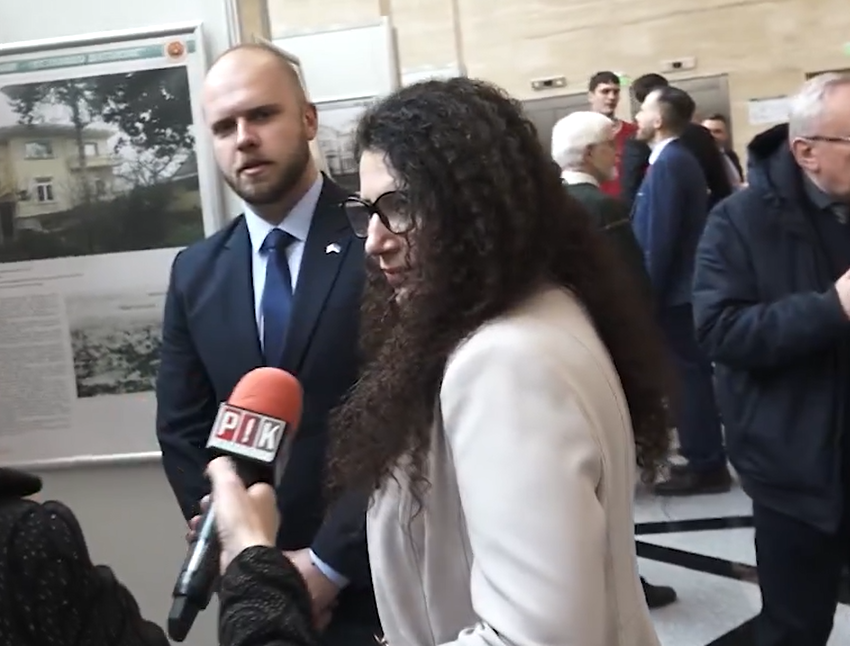 ГОРЕЩО В ПИК Tv ПП в истерия депутати на Киро и Асен бягат от