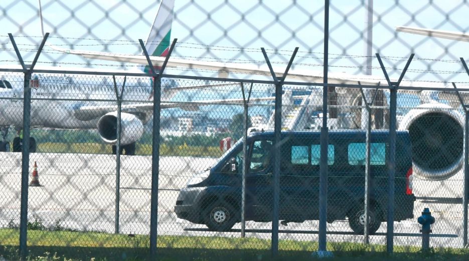 Качиха на самолета за България осъдения за двойното убийство пред „Соло
