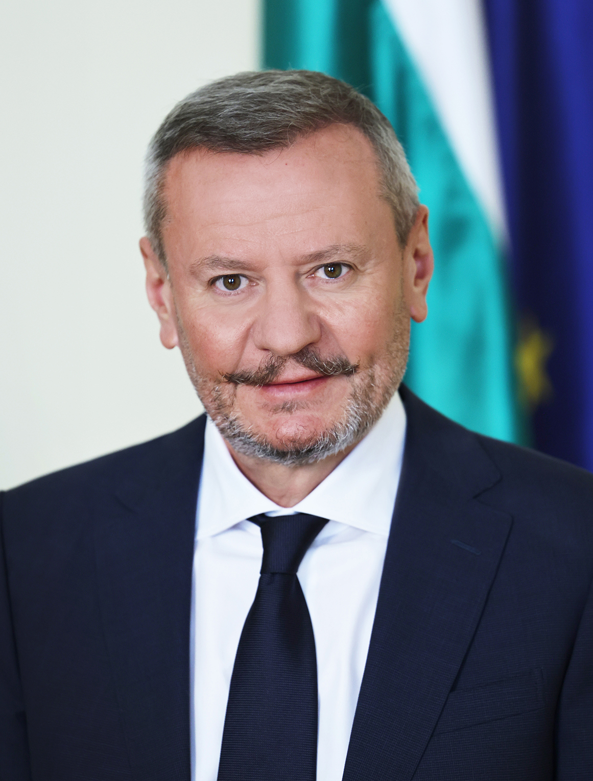 СВЕТСКА БОМБА В ПИК Министър Милошев баджанак с Таки и Кошлуков СНИМКИ Информационна