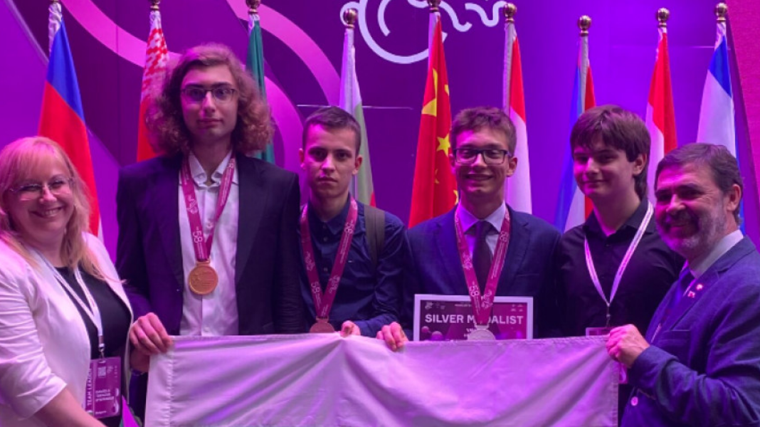 Три медала за български ученици на Менделеева олимпиада по химия в Китай Информационна агенция ПИК