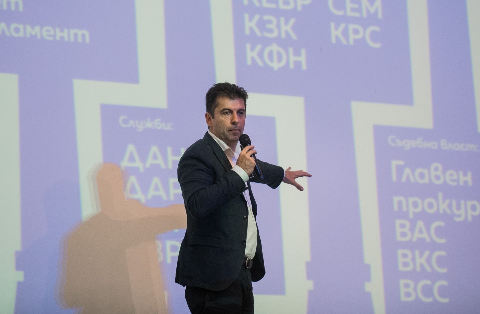 Кирил Петков агитира с ПИК в цялата страна Има 3000 статии на месец за мен ВИДЕО