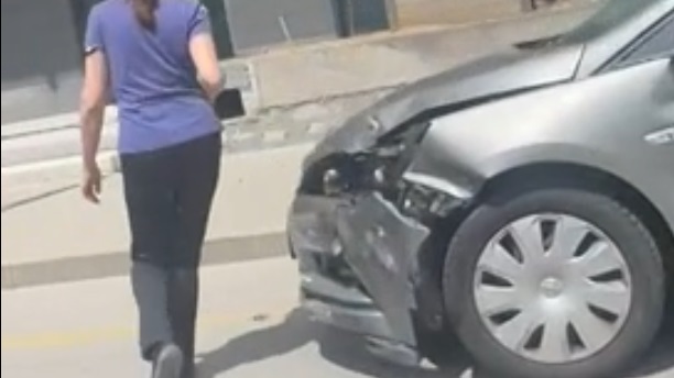 ПЪРВО В ПИК Две жени размазаха автомобилите си край мол Парадайс
