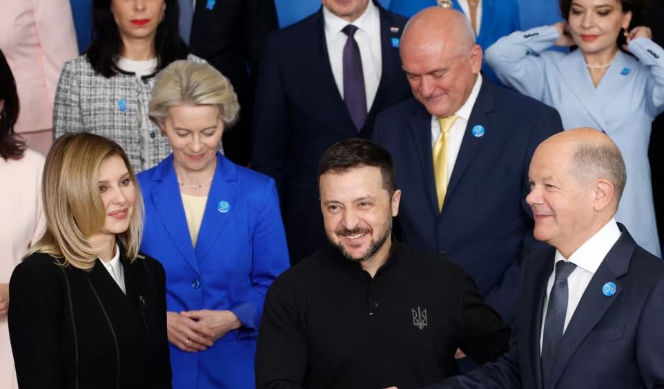 Срещата за мир в Швейцария самодейна вечеринка и прощално мероприятие на отиващия си елит на