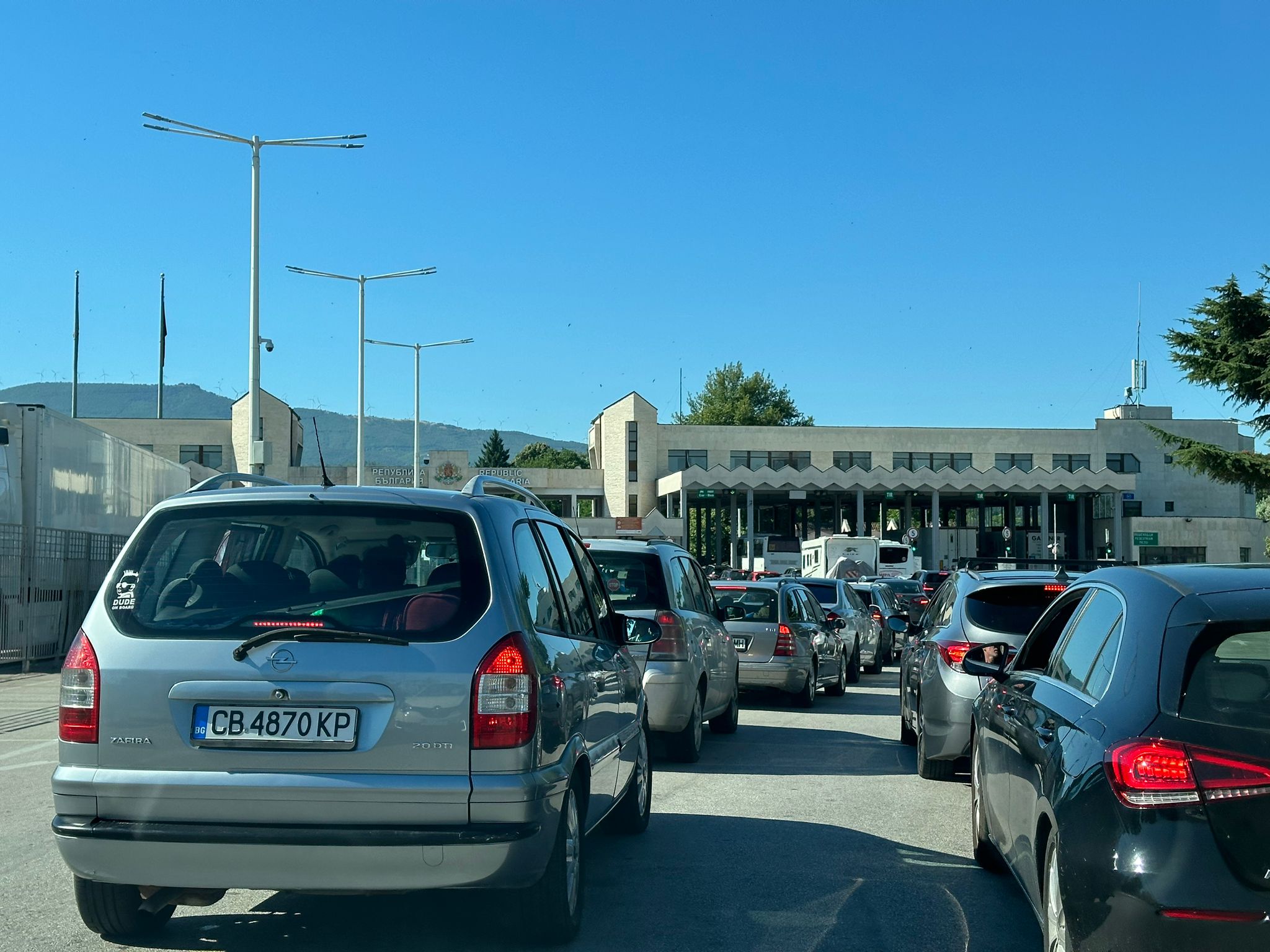 ПЪРВО В ПИК Ад на границата с Гърция вият се километрични опашки СНИМКИ ВИДЕО