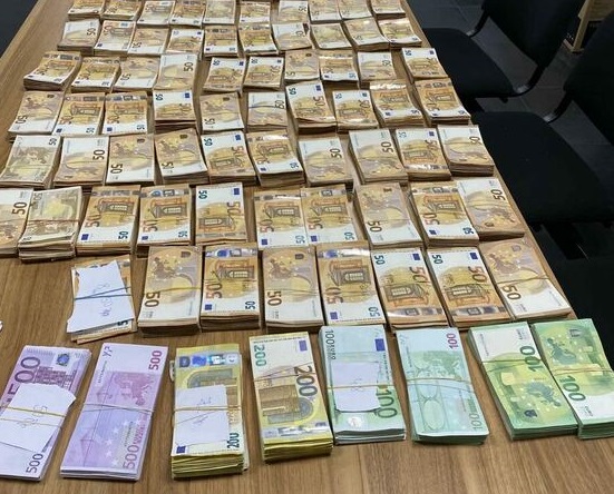 УДАР НА КАПИТАН АНДРЕЕВО Спипаха половин милион евро скрити в турски автобус ВИДЕО