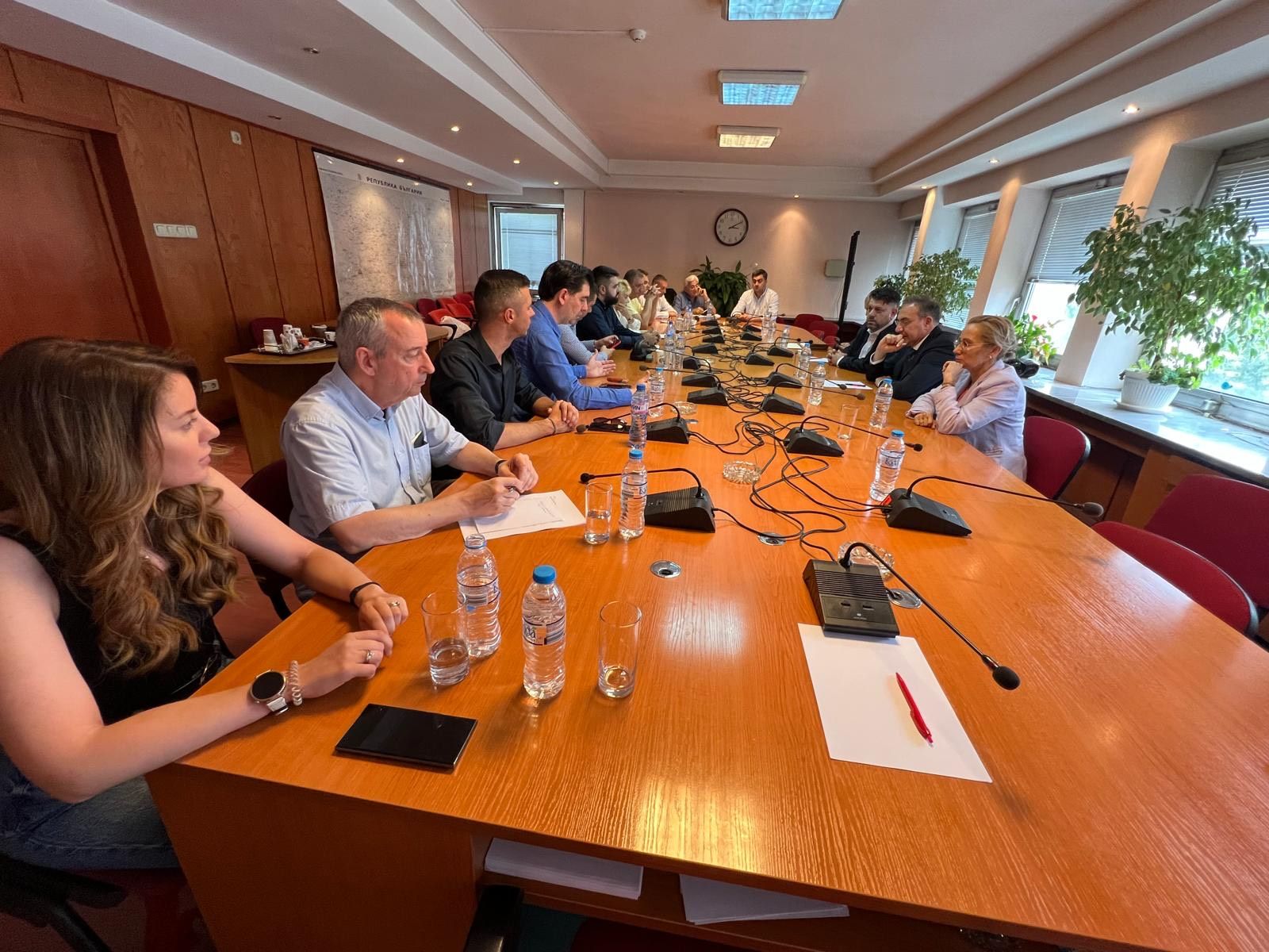 Новото ръководство на БСП на спешно заседание за спасяване на партията Информационна агенция ПИК