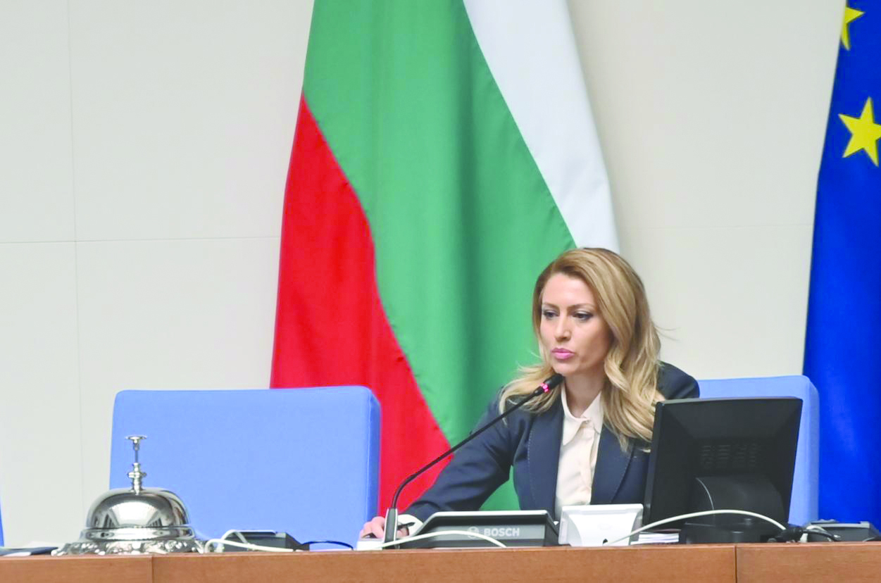 САМО В ПИК И РЕТРО Мъжът на Рая Назарян с дете от друга СНИМКИ