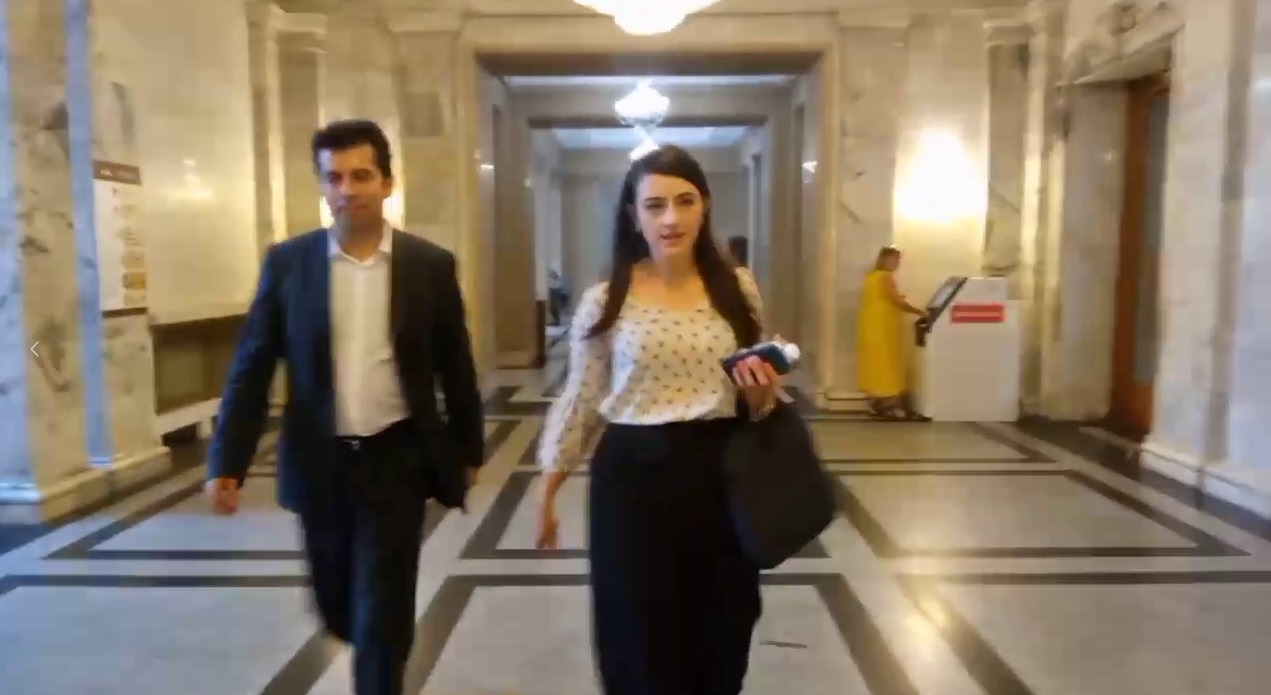 Кирил Петков и Лена Бориславова пред ПИК Tv Има голям смисъл от комисията за Нотариуса ВИДЕО