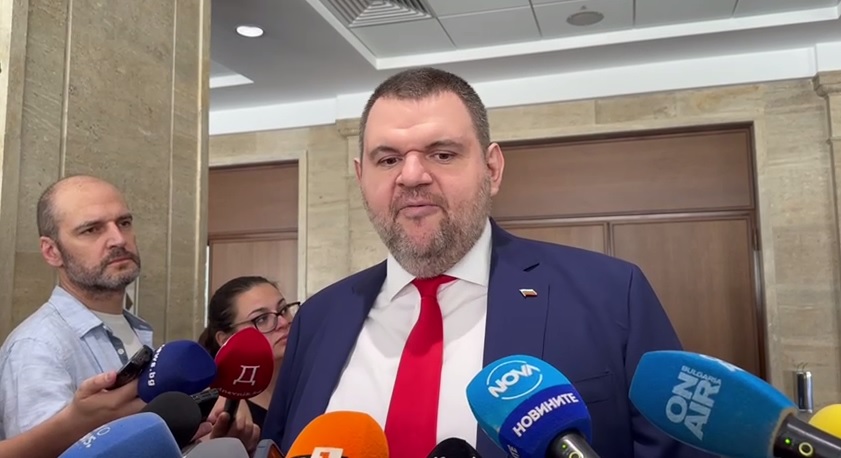ГОРЕЩО В ПИК Tv Пеевски подпука отново Радев Президентът не си е на