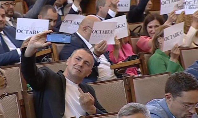 ПЪЛЕН ПОТРЕС Ицо Хазарта с разюзданите партита и песните за бело стана