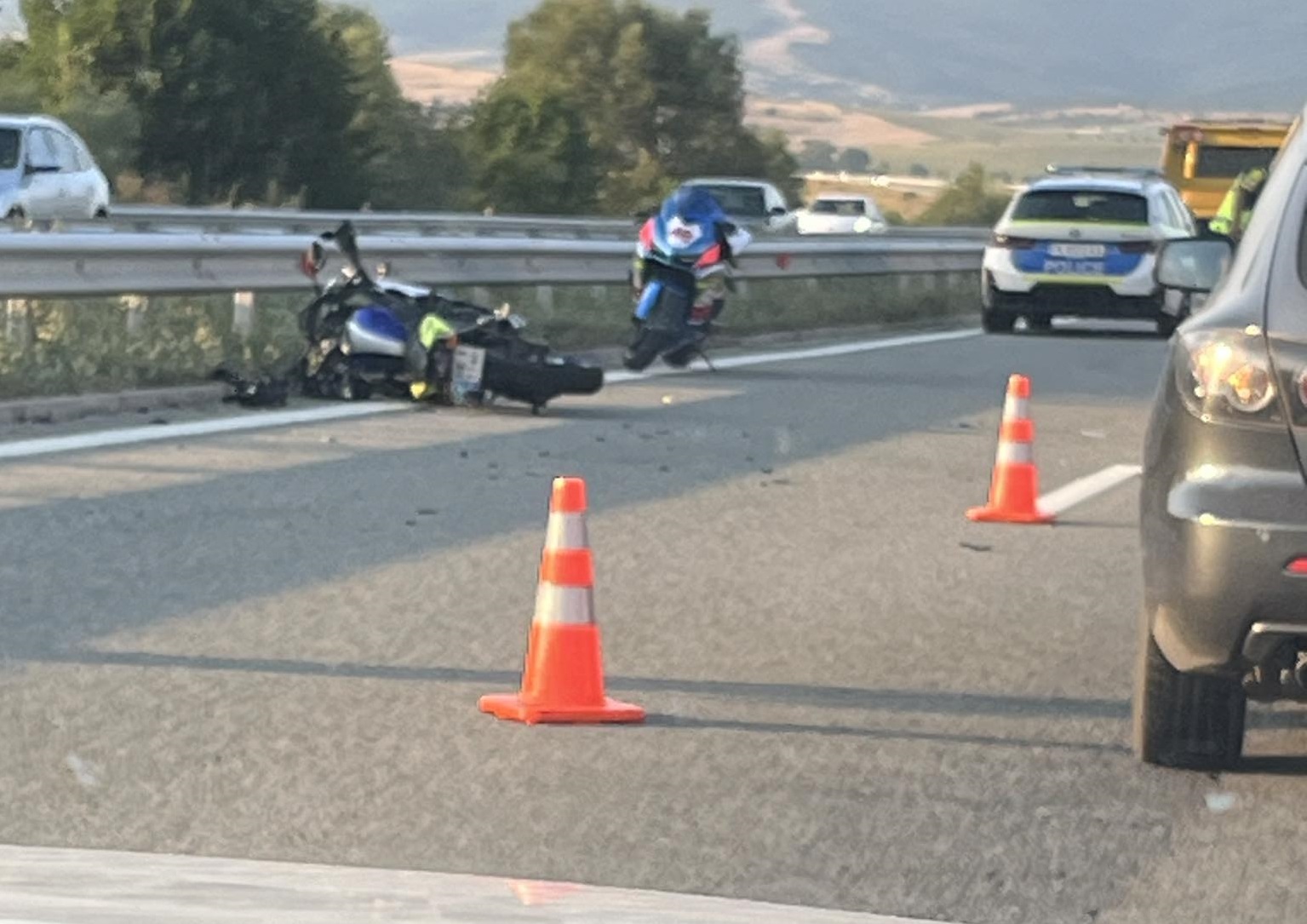 Катастрофа с румънци на Ботевградско шосе в София блокира трафика СНИМКИ Информационна