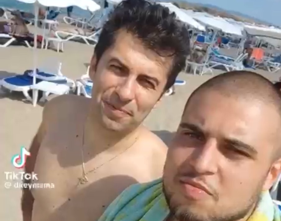 Мистерия с ВИДЕОТО с Кирил Петков всички се чудят на кой плаж е и защо заряза Корал СНИМКИ