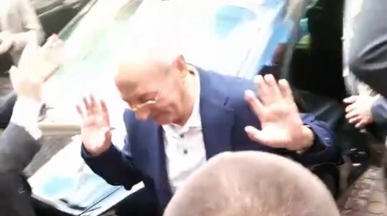 ИЗВЪНРЕДНО В ПИК Tv Доган пак дойде в централата на ДПС едри мъжаги го пазят с телата си