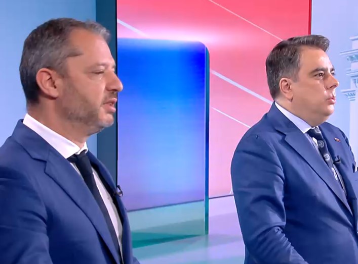 ХВЪРЧАТ ИСКРИ В ЕФИР Делян Добрев съсипа Асен Василев Заради вас се отдалечаваме с бесни