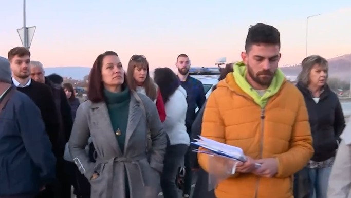 ПРОТЕСТ Жители на Сливница и Драгоман блокираха магистралата за Сърбия заради липсата на