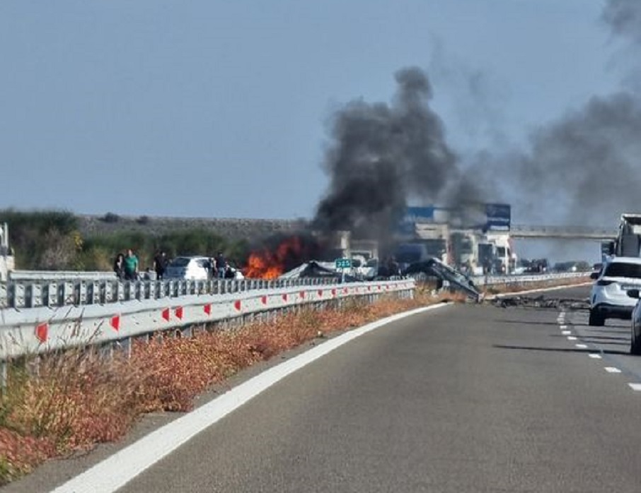 Жестока катастрофа на магистрала “Тракия“ кола се запали движението е блокирано ВИДЕО