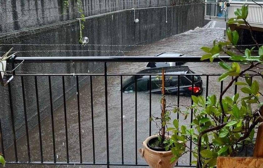 Поройни дъждове удариха Сицилия улиците се превърнаха в реки Информационна агенция ПИК