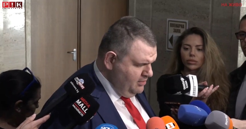 МЪЛНИЯ В ПИК Пеевски ППДБ вече са в скута на Възраждане и Слави Трифонов Ще спра коалиция