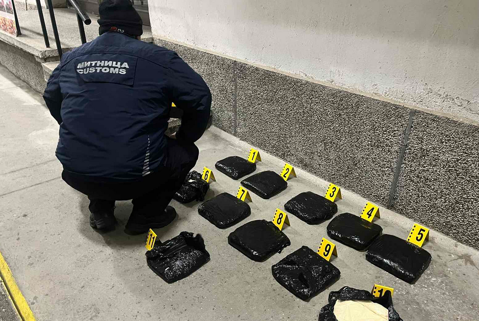 Задържаха кокаин за 4 милиона Информационна агенция ПИК