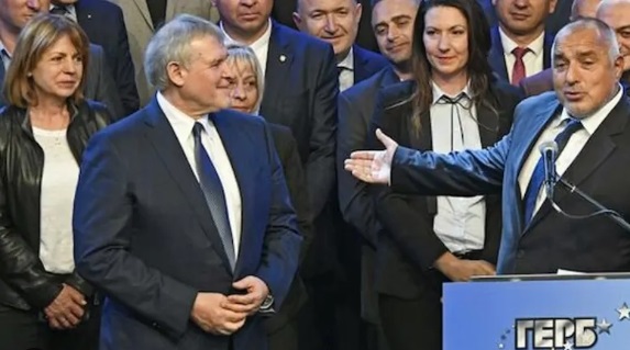 ГОРЕЩО В ПИК Един от хората на Борисов гласува срещу Наталия Киселова ето кой е СНИМКА