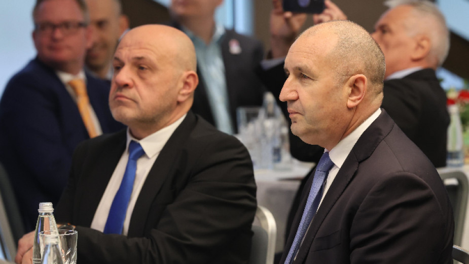 Томислав Дончев го разобличи Президентът се е самоопределил като ярка опозиция в конкуренция с