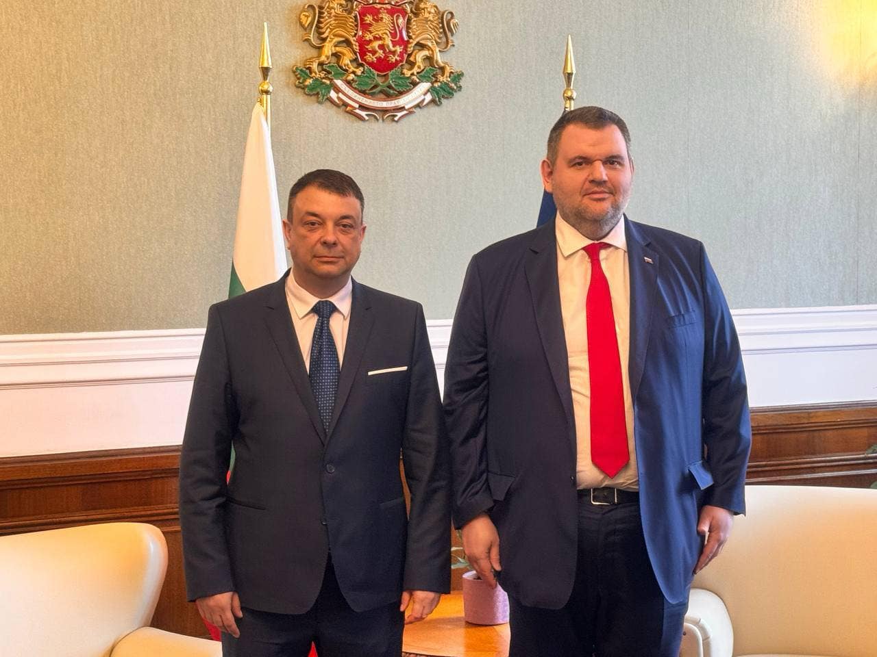 Лидерът на ДПС и ПГ на ДПС НОВО НАЧАЛО Делян Пеевски присъедини кмета на Силистра към