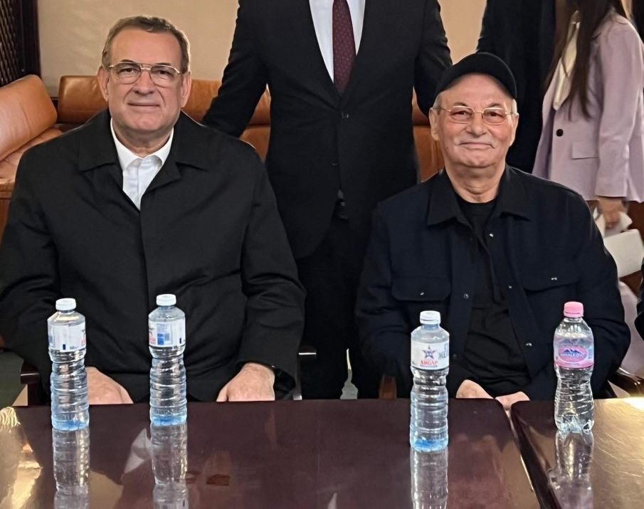 МЪЛНИЯ 9 депутати на Доган гласуват в подкрепа на кабинета и стават независими Информационна