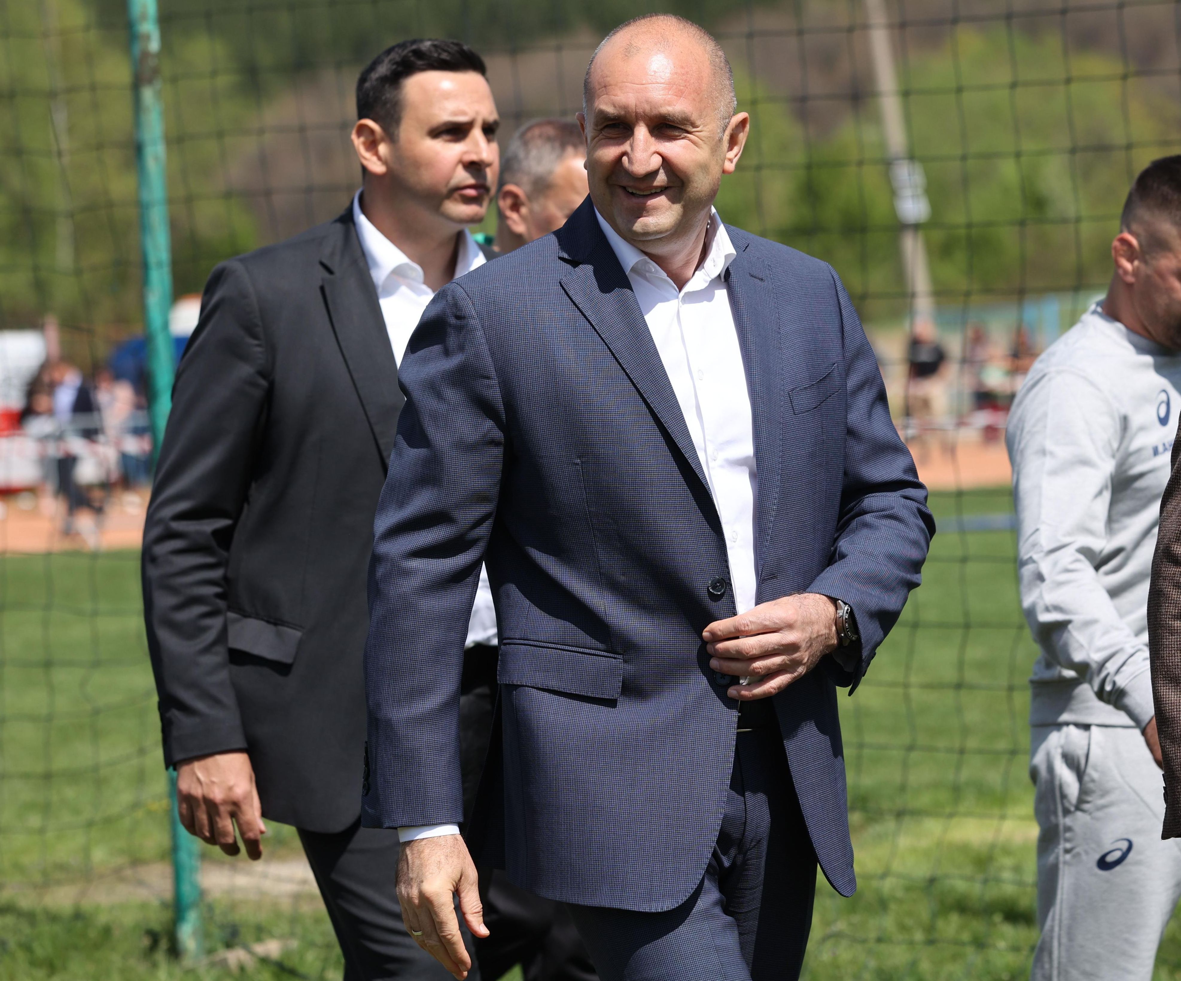 Фейсбук гърми с ФЕЙК БОМБА за Радев Никой обаче не си задава ТОЗИ ВЪПРОС Информационна