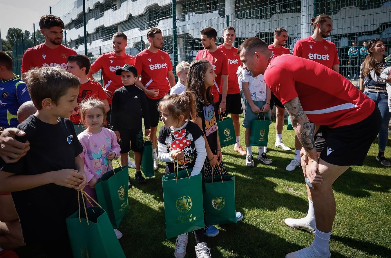 Националите взеха участие в спортен празник за деца СНИМКИ Информационна агенция ПИК