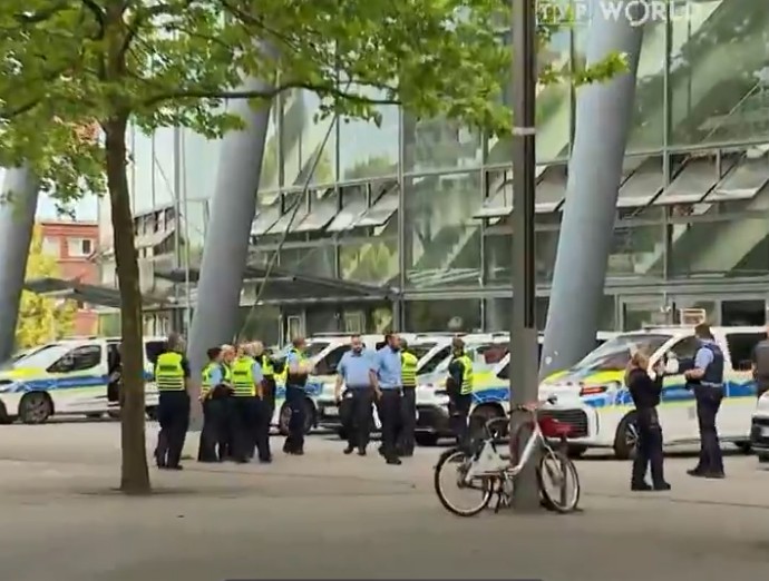 МВнР предупреждава българите за мащабна евакуация в центъра на Кьолн СНИМКИ ВИДЕО