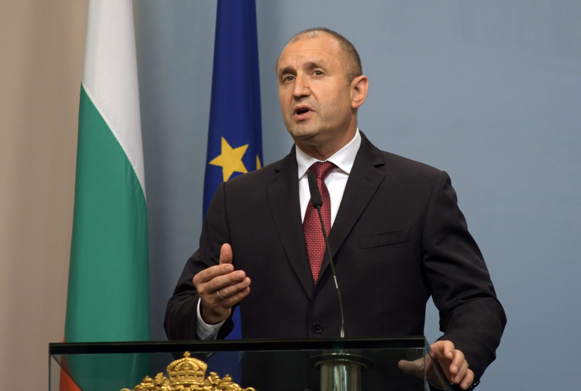 РАДЕВ НЯМА ДА ПЪТУВА Не пуснаха президента за срещата на върха на НАТО Информационна агенция ПИК